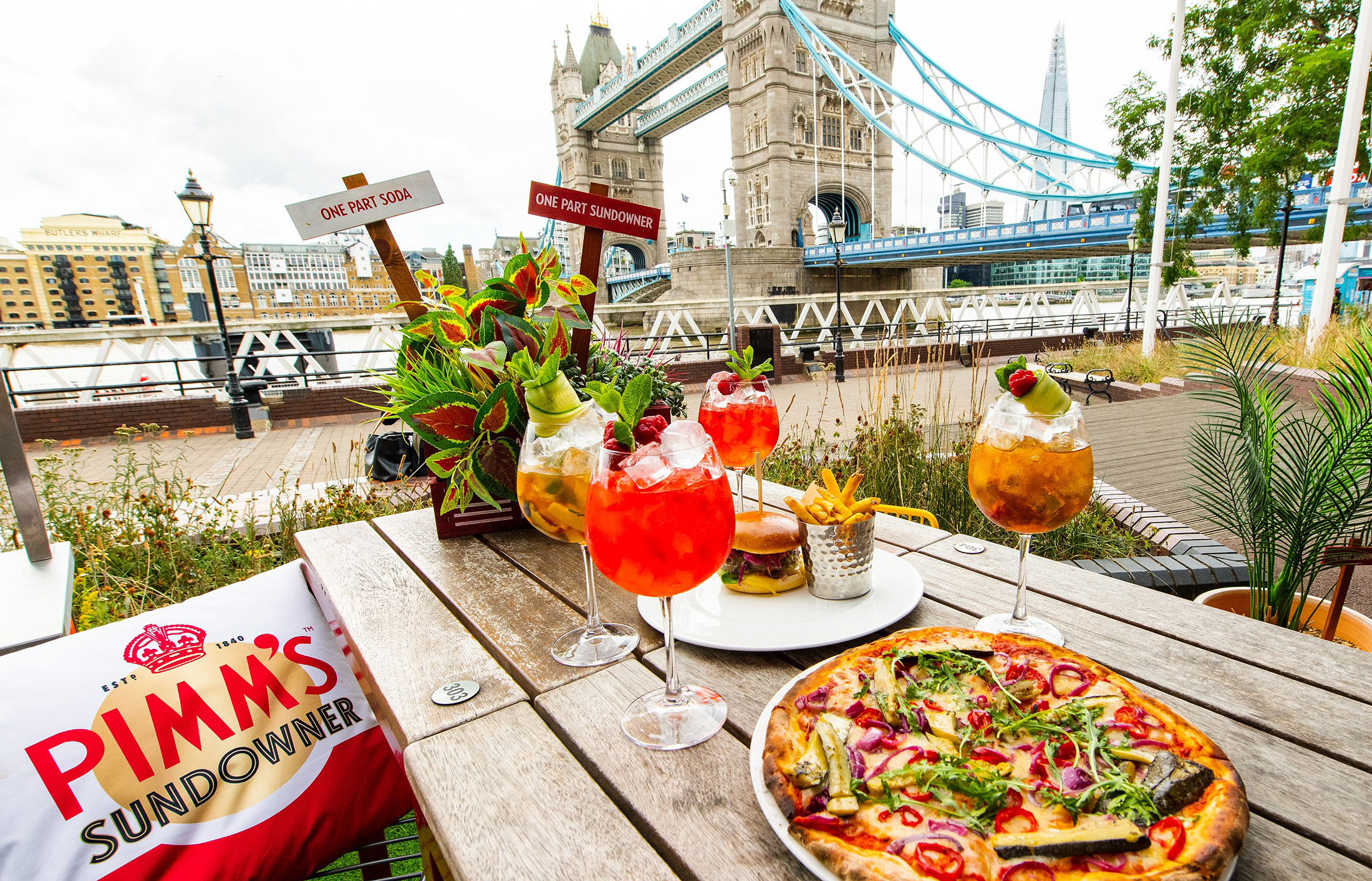 The Lawn, A Glamorous Spot For Food And Drinks In The City Of London
