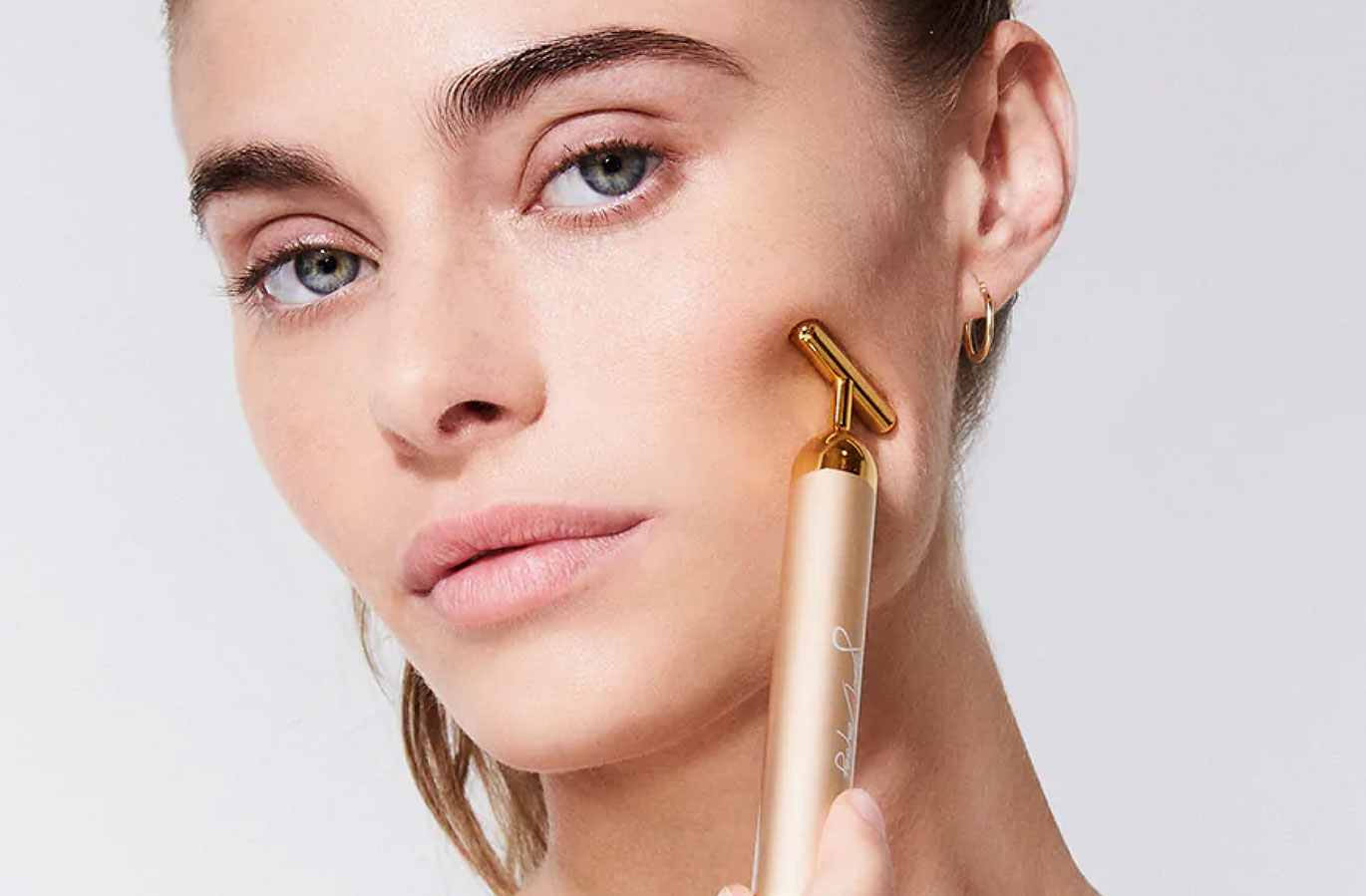 Face Tightening With The Jillian Dempsey 24K Gold-plated Sculpting Bar