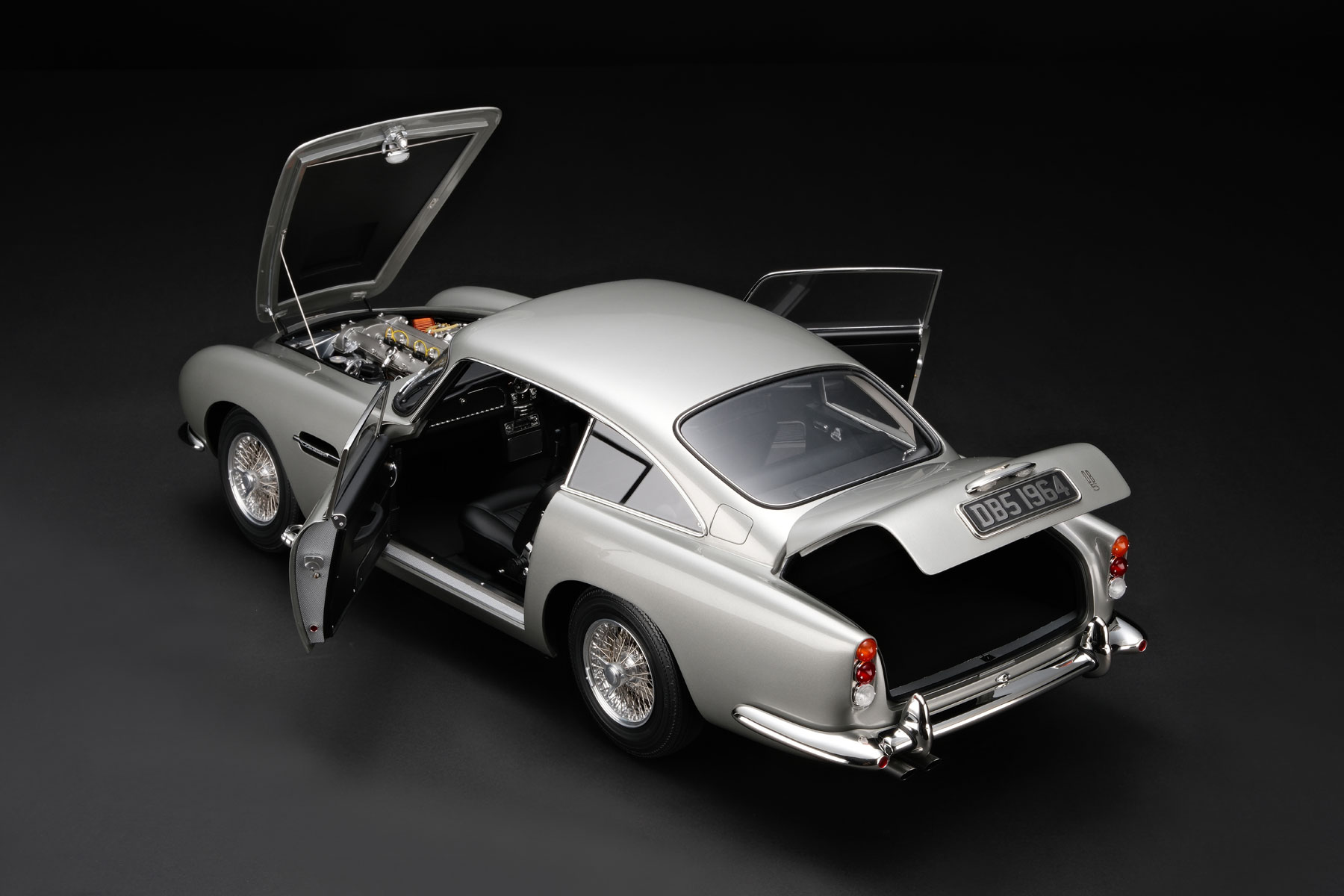 Amalgam Collection Reveals 1:8 Scale Aston Martin DB5 Vantage Model