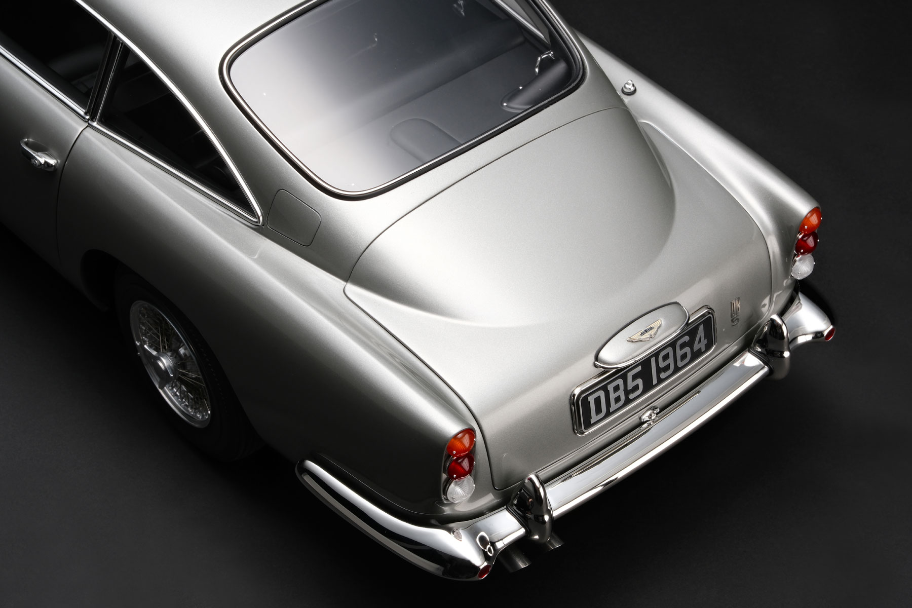 Amalgam Collection Reveals 1:8 Scale Aston Martin DB5 Vantage Model