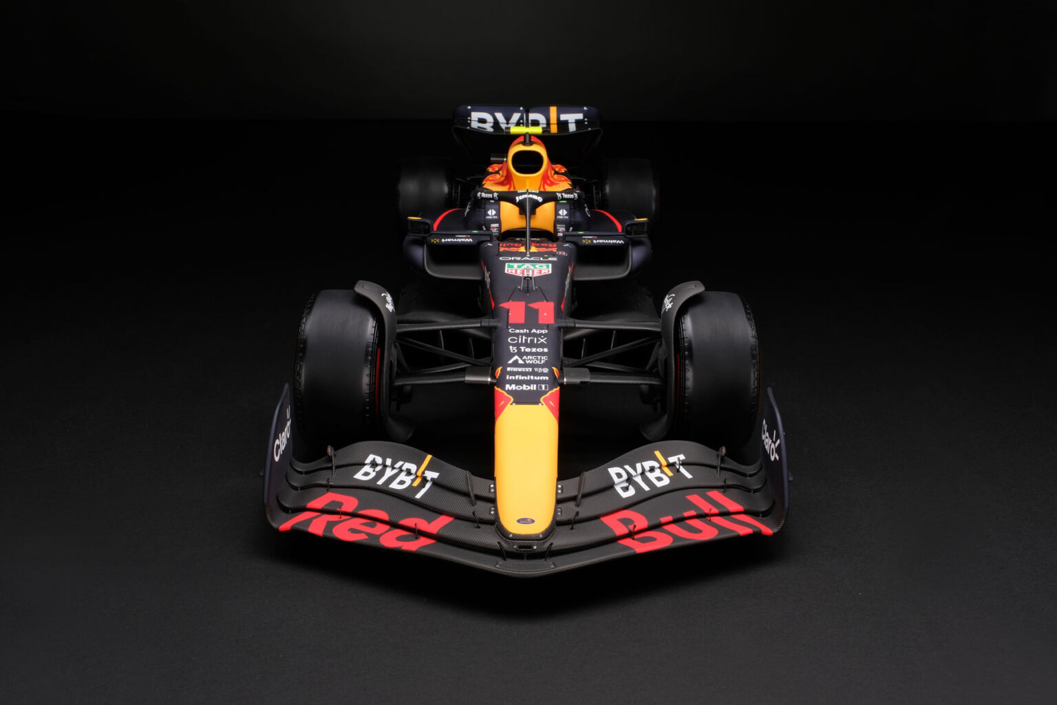 Amalgam Collection Unveils A 1:4 Scale Model Of Redbull's RB18 F1 Car