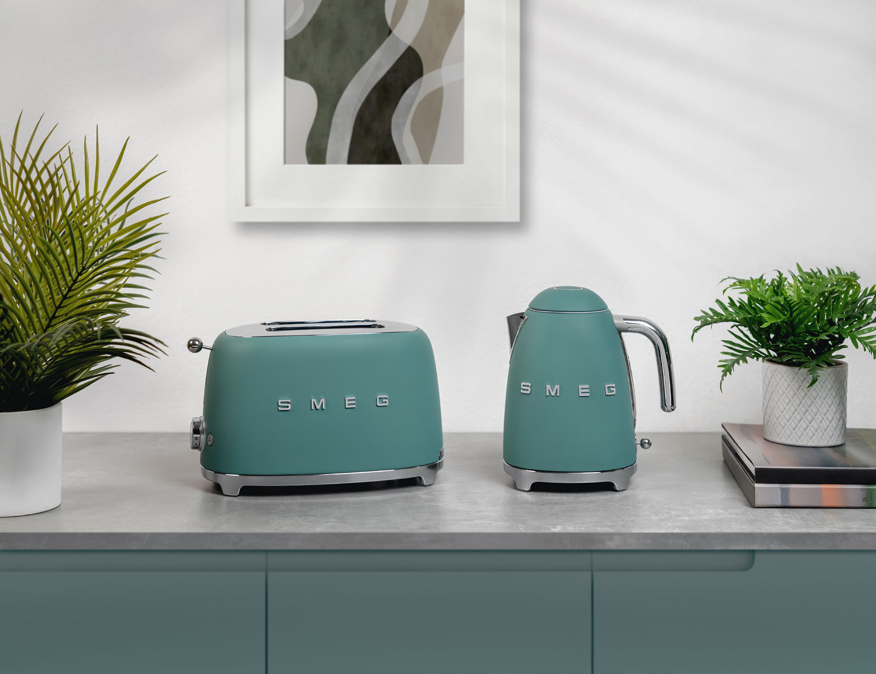 Smeg Embraces Popular Festive Colour With Its Emerald Green Breakfast Set