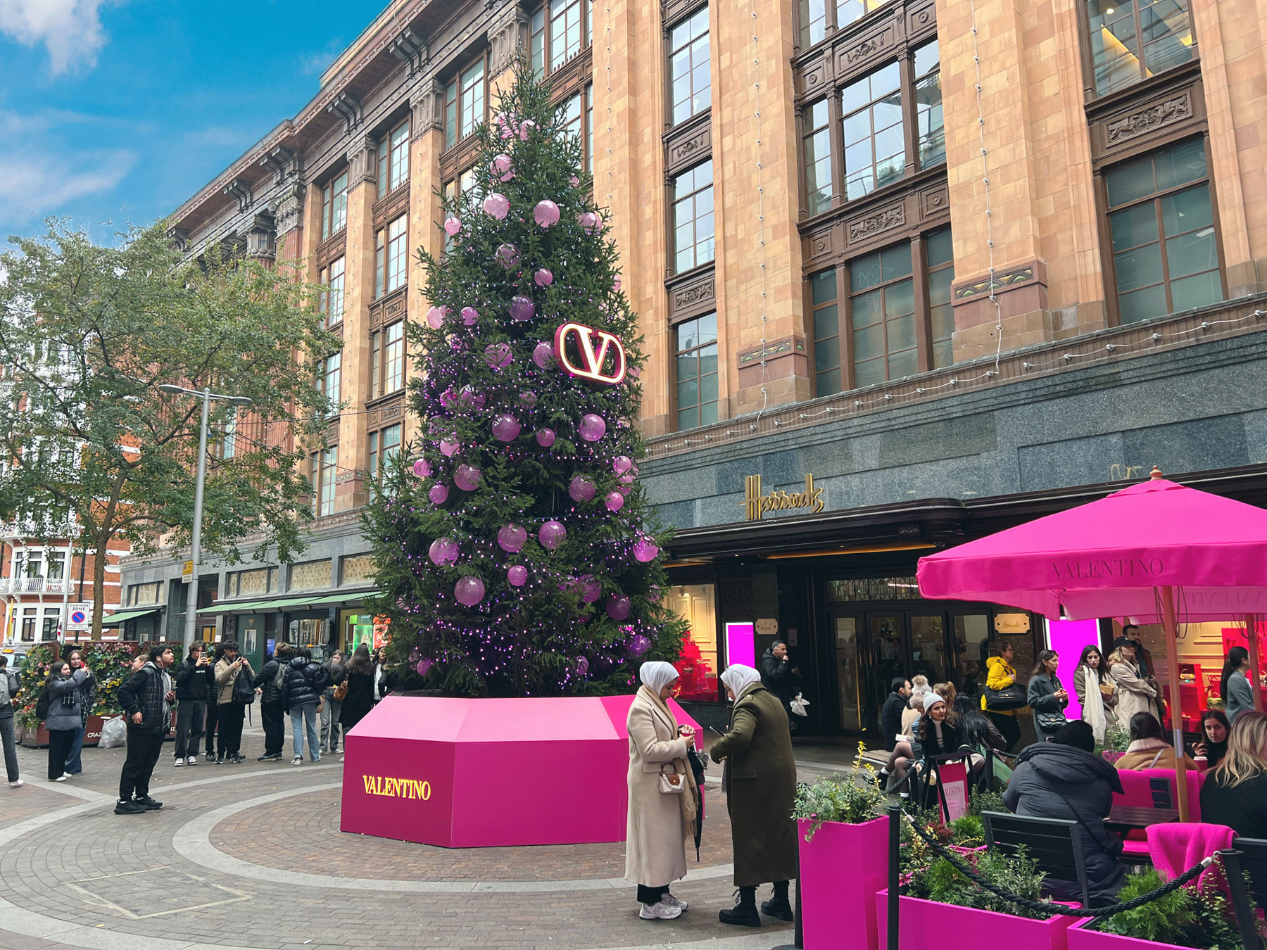 Knightsbridge Is Set For Bumper Christmas Trading As Visitor Numbers Rocket
