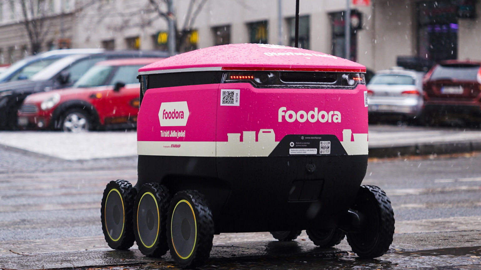 Foodora’s New Autonomous Delivery Robots Makes Prague Even Smarter
