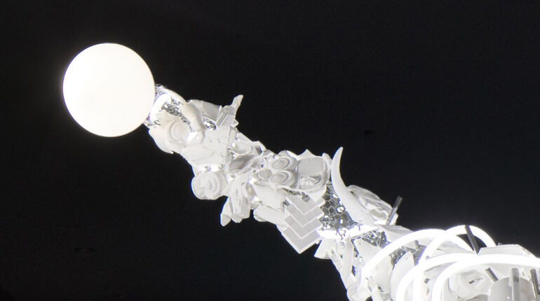 Art’otel London Hoxton Unveils Its MAS-X.3 Christmas Tree By Shane Keeling